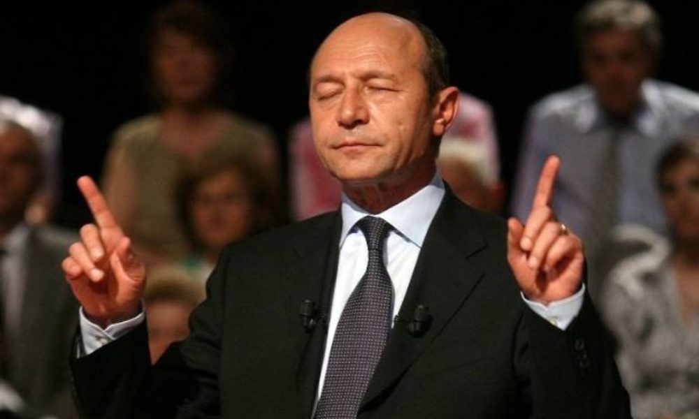 Traian Băsescu susține că românii ar trebui să renunțe la mașini. „E ...