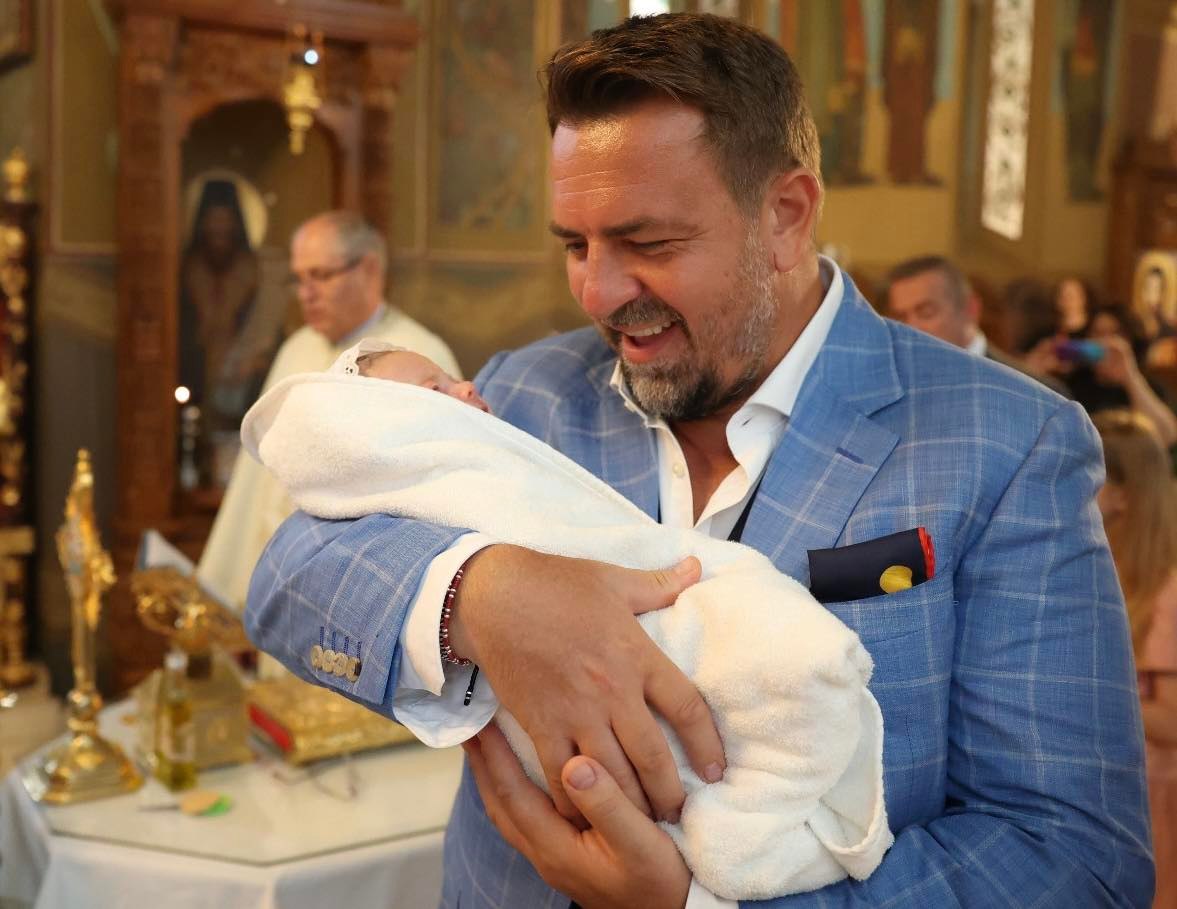 Horia Brenciu, naș de botez. Ce familie frumoasa are artistul