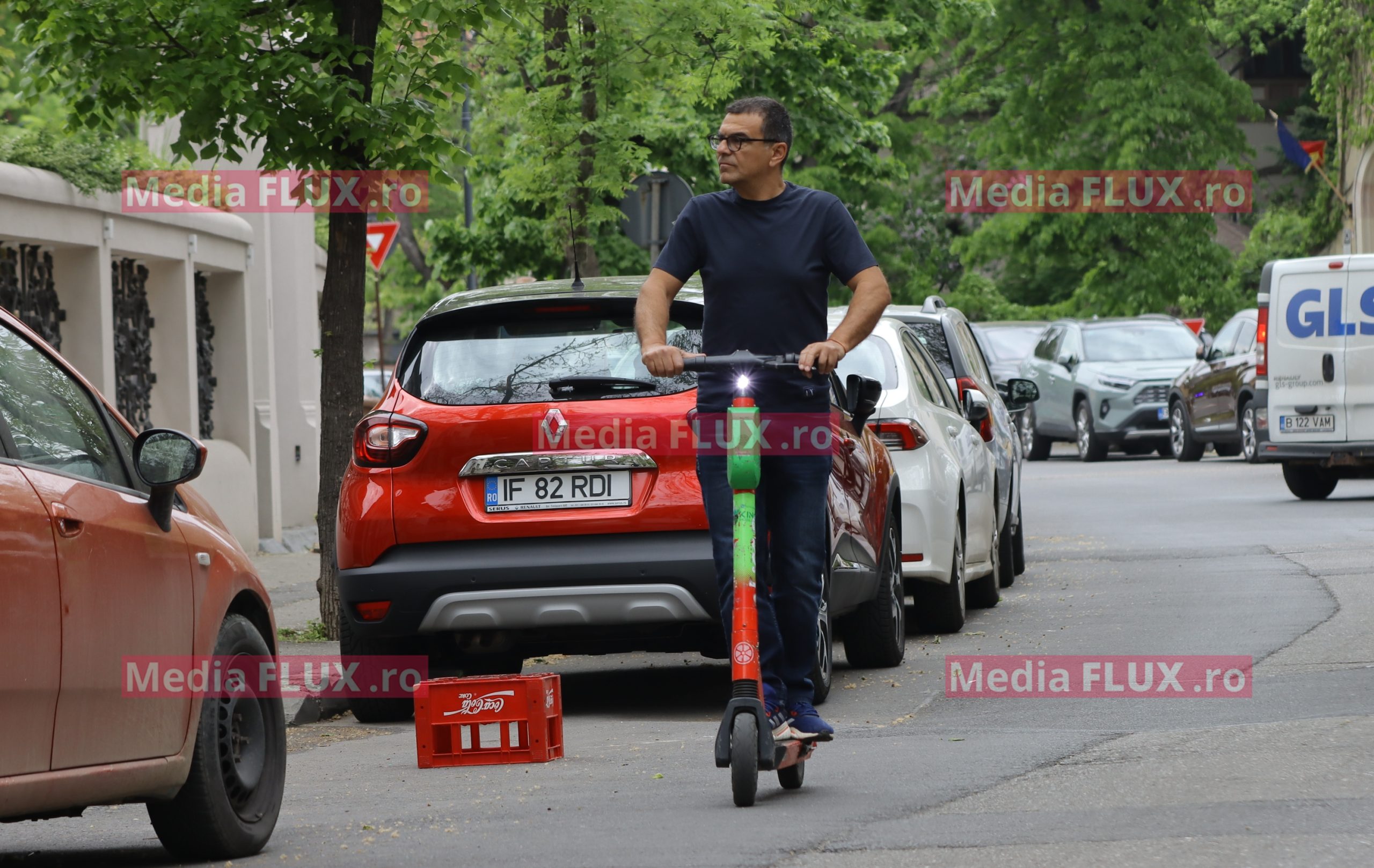 Liberul Mihai Mărgineanu a venit la eveniment pe o trotinetă