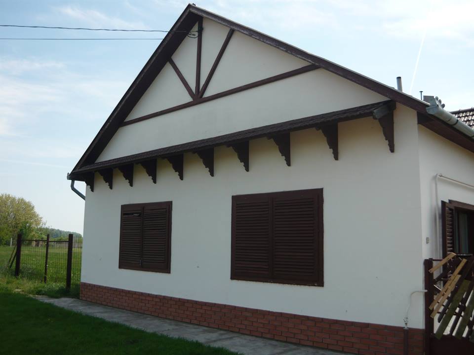 Case la preț de apartamente. Cât de rentabil este să-ți construiești ...