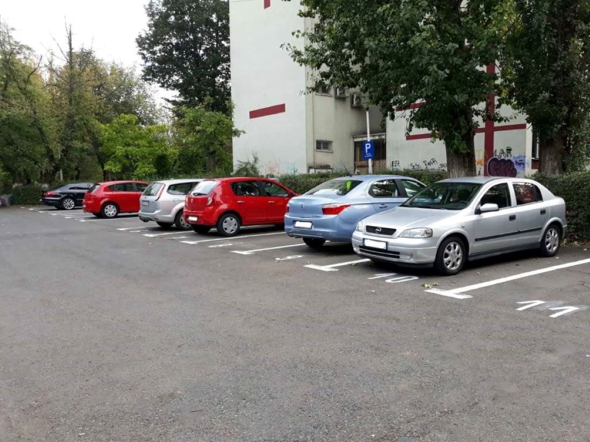 Soluția pentru șoferii fără loc de parcare în București. Cât plătești ...