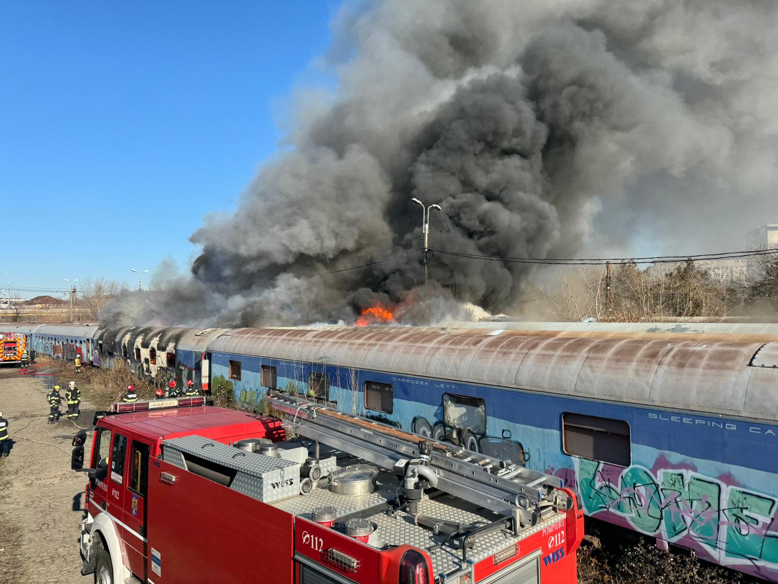 Incendiu în Gara Basarab din București! Focul s-a extins la 15 vagoane ...