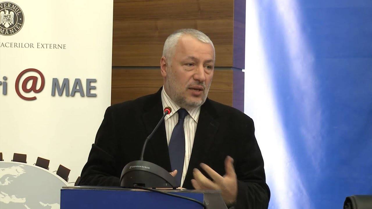 Eternul Iulian Fota, demis din funcția de secretar de stat în MAE. El ...