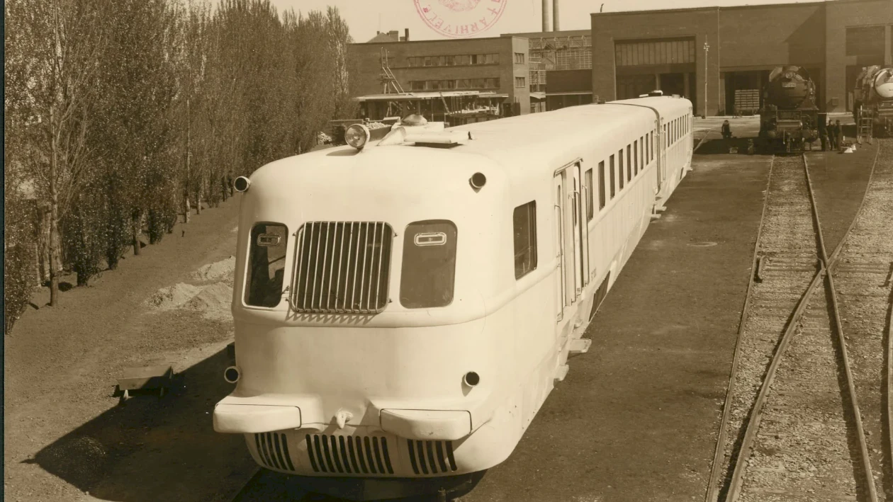 Povestea trenului alb. Desenat de arhitectul Horia Creangă și construit ...