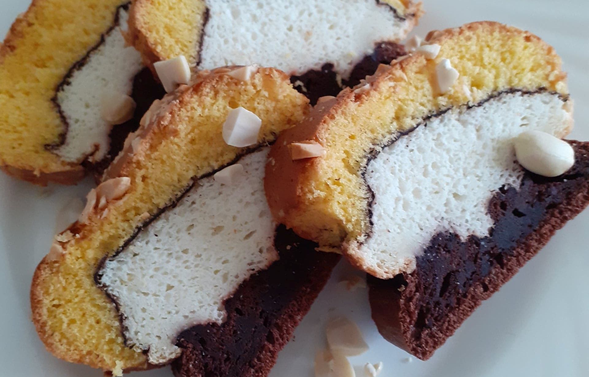 ⁠Rețetă chec în 3 culori. Aspectuos și delicios