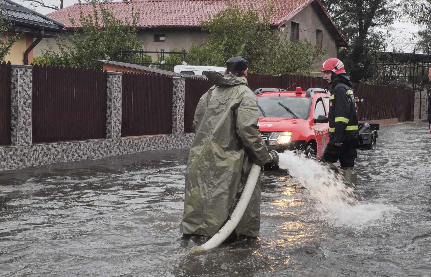 Ciclonul Barbara face prăpăd în România. 86 localităţi din 22 judeţe ...