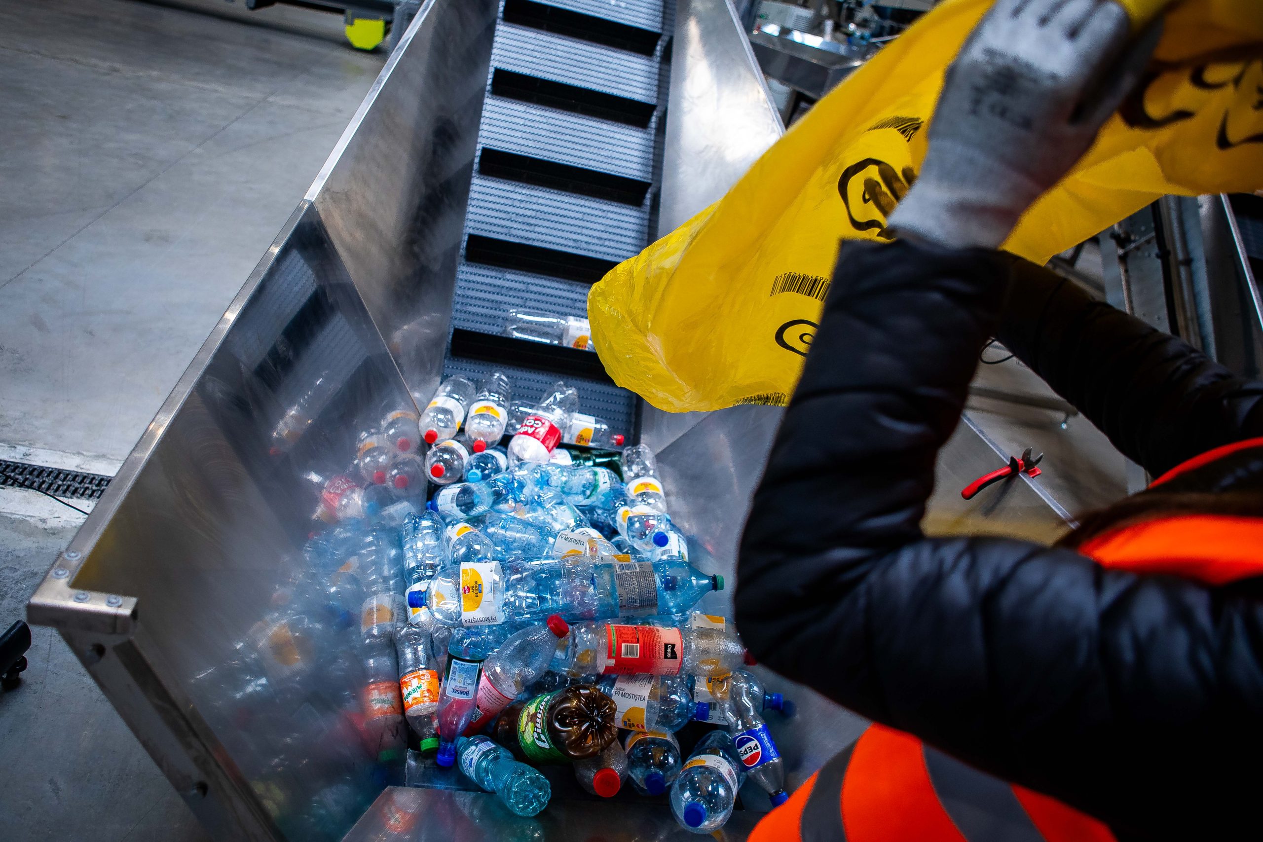 Conținut reciclat de minim 25% în ambalajele pentru băuturi din România ...