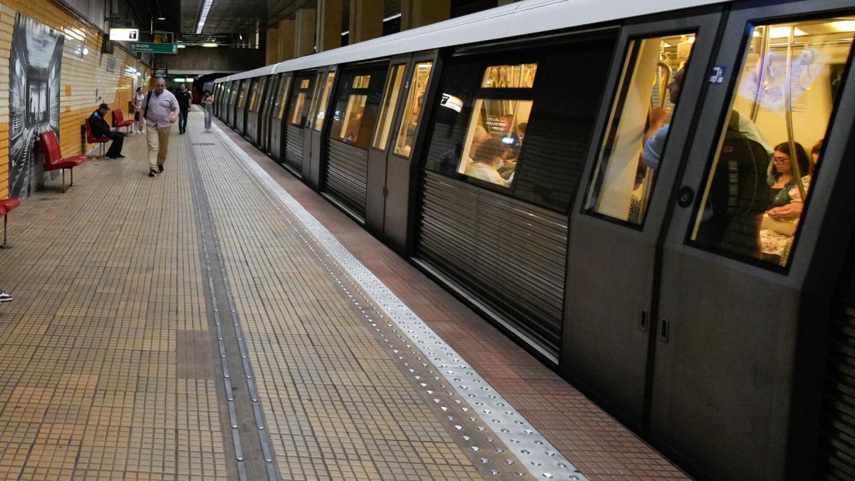 Circulația trenurile de metrou, îngreunată. Femeie extrasă de sub un ...