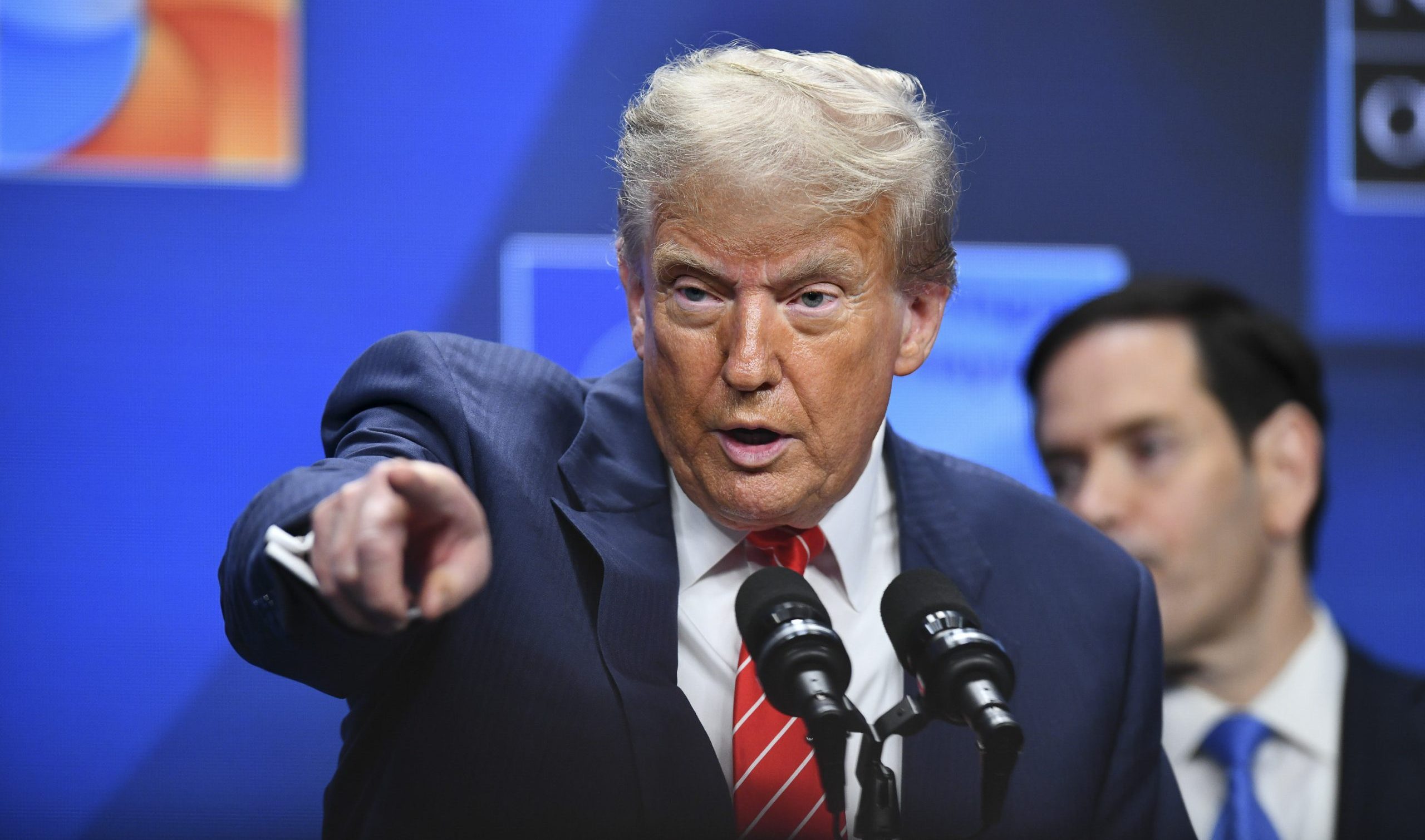 Donald Trump face o amenințare fără precedent: Vor cădea bombe, o ...