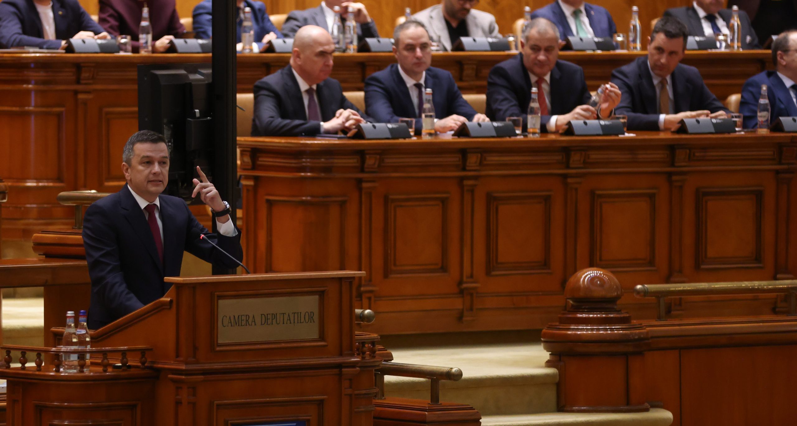 Ultimele calcule pentru demiterea Guvernului Bolojan. Ce voturi adună ...