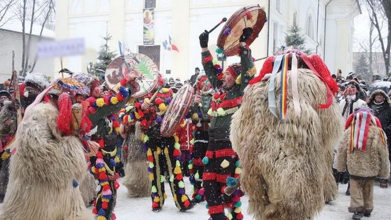 Cele mai frumoase obiceiuri de iarnă din România. Tradiții de sărbători ...