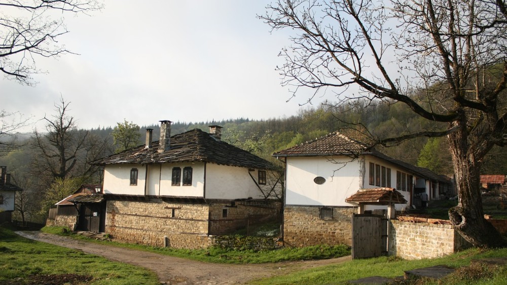 Case oferite gratis în România. Cum poți intra în posesia uneia