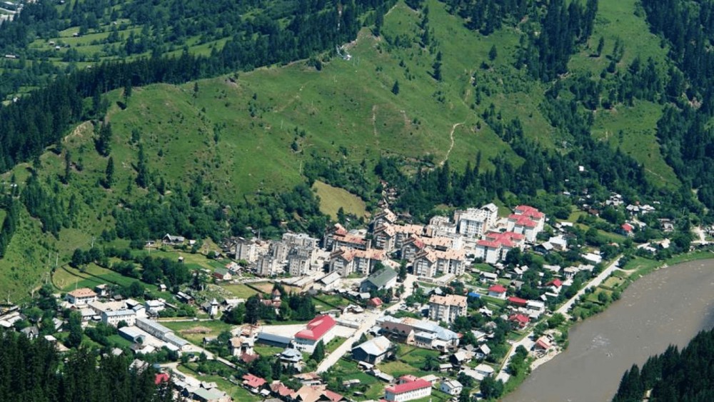 Apare o nouă stațiune turistică în România. Broșteni, orașul unde ...