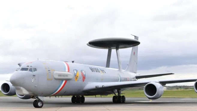 NATO trimite un avion radar AWACS în spațiul aerian al României