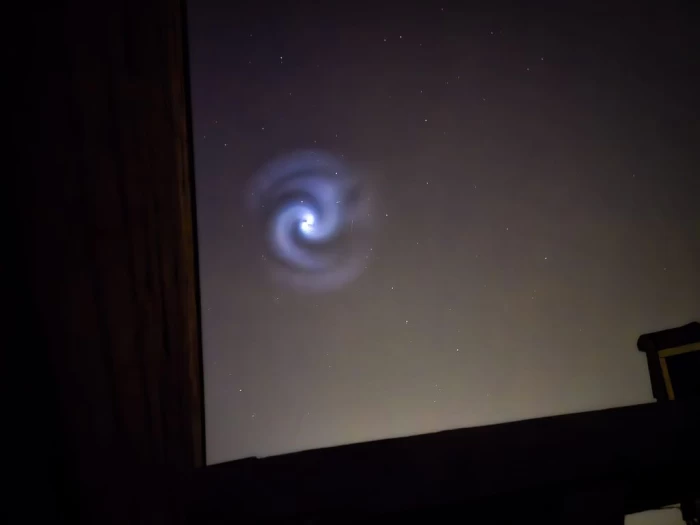 Lumina de pe cer care i-a speriat pe români noaptea trecută. „Ochiul ...