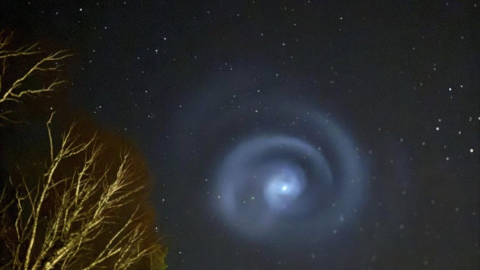 Lumina de pe cer care i-a speriat pe români noaptea trecută. „Ochiul ...