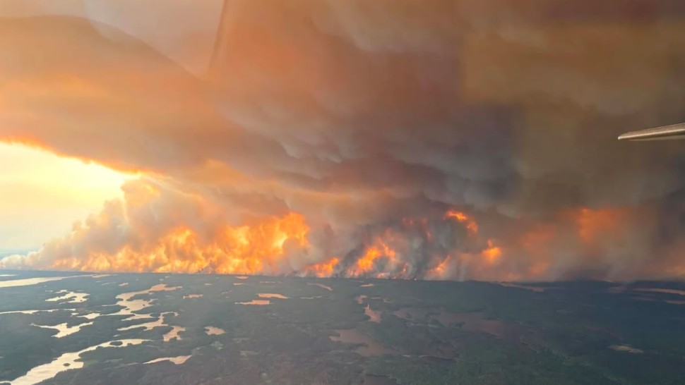 Fumul incendiilor din Canada se apropie de România. Ce riscuri există